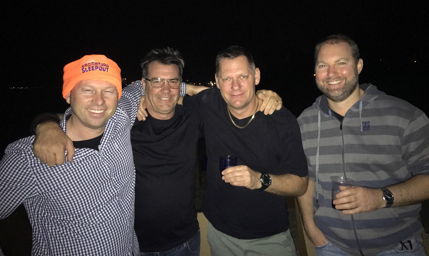 Coast business people to sleep on cardboard, concrete and sand ...